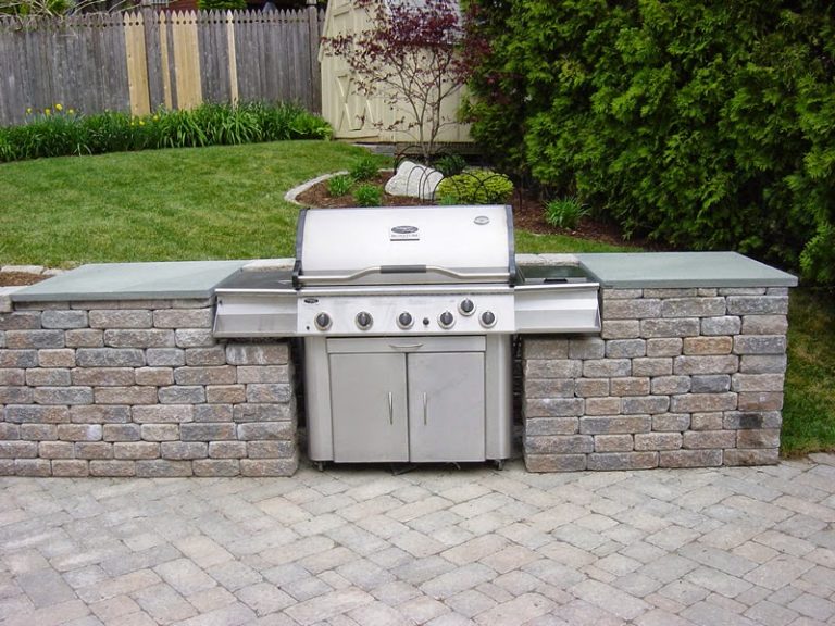 Outdoor Kitchens (20) Built in freestanding grill with bluestone tops ...
